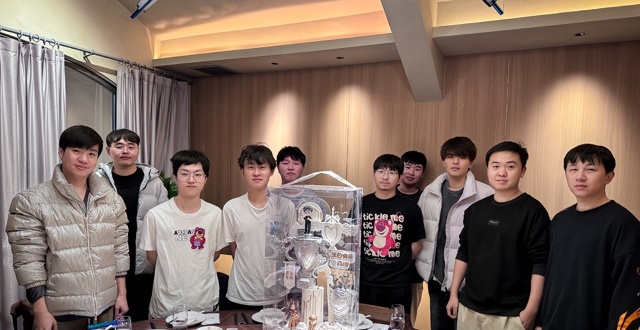 德杯小组赛B组：姿态携手AJ对战RNG，节目效果最足的一场比赛？_腾讯新闻