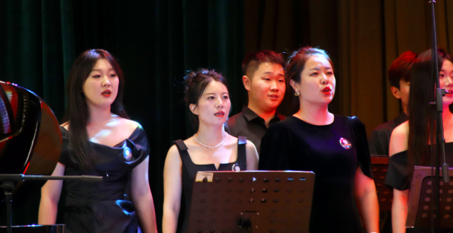 “漂洋过海来看你”！东城男孩合唱团专场音乐会在烟台汽车工程职业学院举行_腾讯新闻