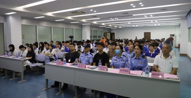 法治宣传进校园 上好开学季安全第一课：深铁公安联合沙井街道开展开学季法治安全进校园宣传活动_腾讯新闻