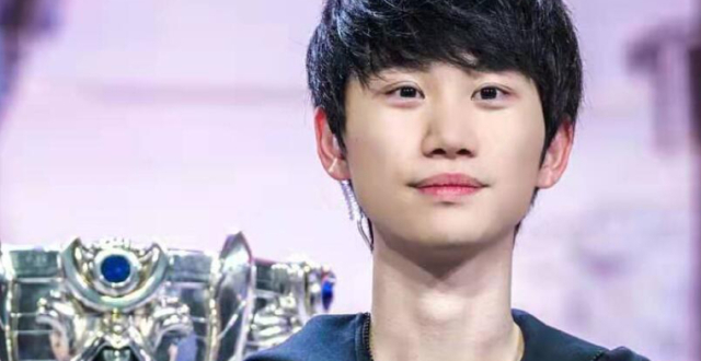 玩消失！UZI无奈：MLXG没时间观念！Doinb也无奈吐槽_腾讯新闻