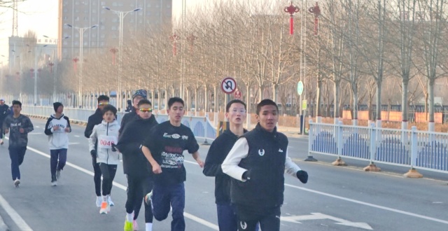 尉犁县第十三届干部职工千人万米冬季长跑热力开赛_腾讯新闻