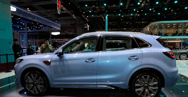 252马力配爱信8AT，红旗HS5整容后霸气多了，正宗平民豪车_腾讯新闻