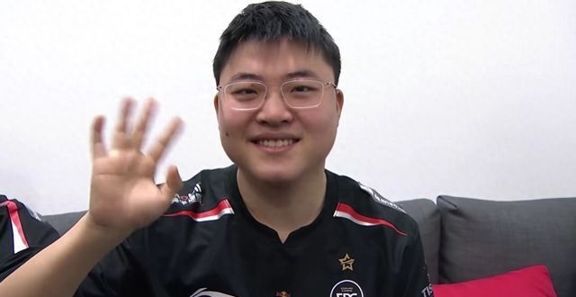 LOL：Uzi终于迎来VN专属皮肤，谁没冠军谁尴尬，LPL十大选手均有_腾讯新闻