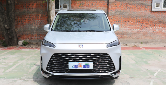 中大型插混MPV，售价25万起续航1420km值么？全面解析别克GL8陆尚_腾讯新闻