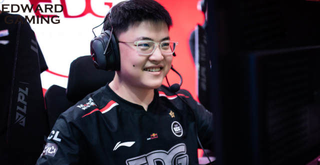 真假VN：UZI大战VN冠军皮肤拥有者LWX，EDG季后赛稳了？_腾讯新闻
