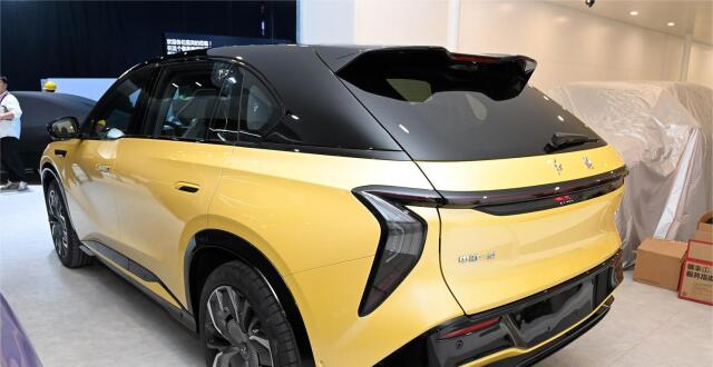 2024北京车展丨定位纯电中大型SUV 红旗EHS7首发亮相_腾讯新闻