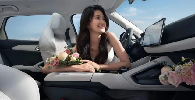 比亚迪元UP 401KM活力版：年轻消费者的新选择，9.98万轻松入手_腾讯新闻