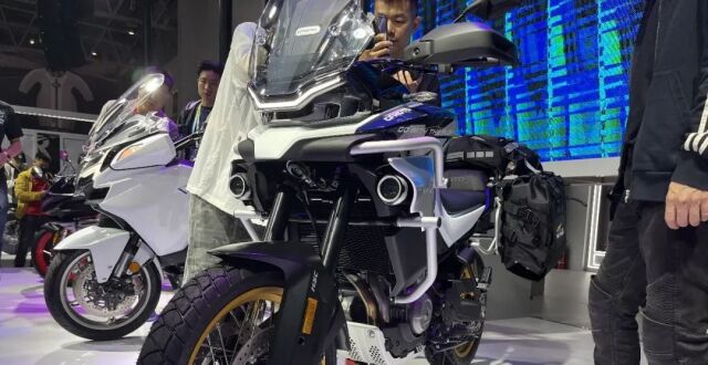 新增TCS，售价58680，春风2023款800MT正式发布，_腾讯新闻