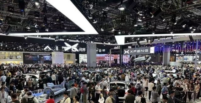 AITO问界M5智驾版亮相上海车展 HUAWEI ADS2.0更吸睛_腾讯新闻