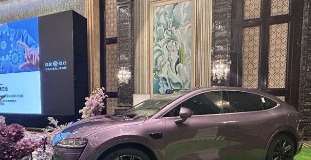 华为版“Model Y”？智界R7实车曝光，长近5米配496马力+空气悬架_腾讯新闻