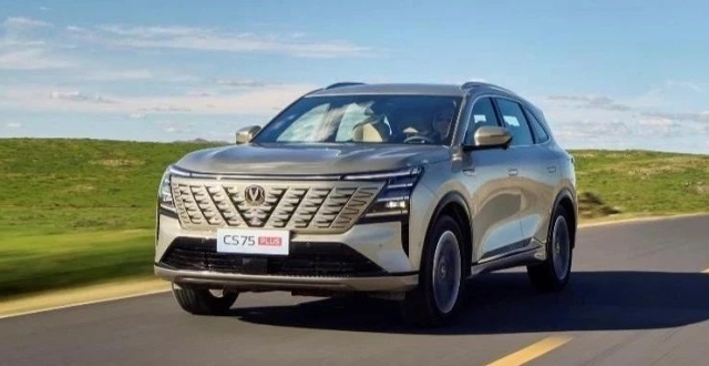 三大进阶12.19万起售，第四代CS75PLUS坐实“王炸”价值_腾讯新闻