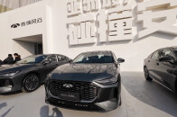 全球直播碰撞，硬刚安全极限！奇瑞风云A8L上市，10.99万元起_腾讯新闻