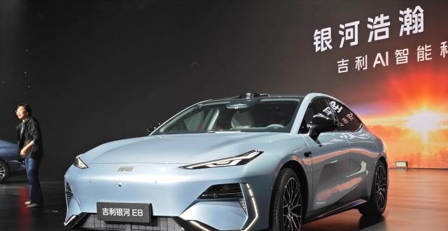 新款银河E8上市、星耀8 EM发布，吉利全域AI智能战略发布会_腾讯新闻