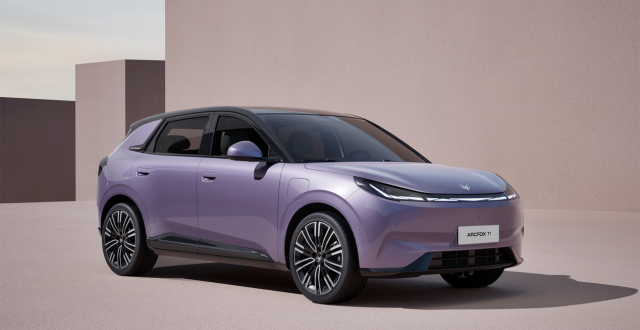 轴距2770mm进军A0级SUV，北汽极狐T1上海车展首秀_腾讯新闻