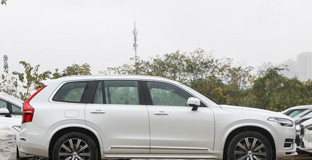 和宝马X5突出运动感不同，2025款沃尔沃XC90实图曝光，1分钟看完_腾讯新闻