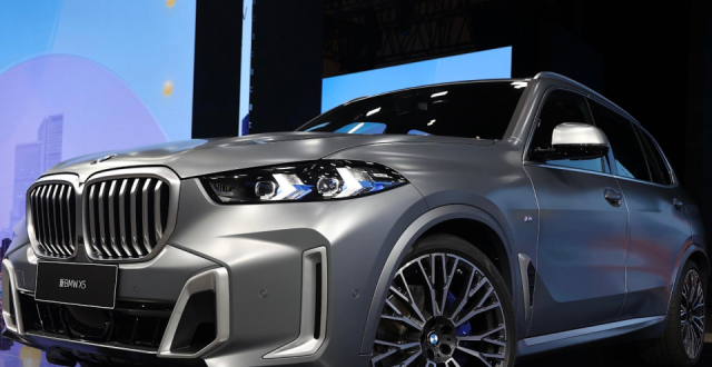 蔚来ES8对比宝马X5，两个时代的豪华，相似但重点不同_腾讯新闻