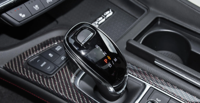 优惠后仅21.59万，配2.0T引擎，2025款凯迪拉克CT5值得选吗？_腾讯新闻