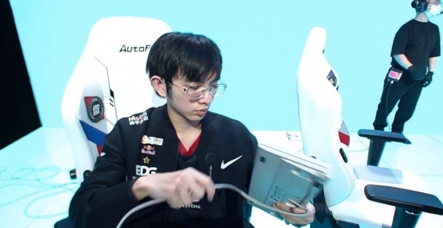 LOL：JDG官宣圣枪哥加入，Meiko确认加入EDG，LNG阵容成了_腾讯新闻