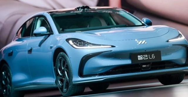 智己L6售价19.99万元起，买小米SU7的后悔了吗？_腾讯新闻