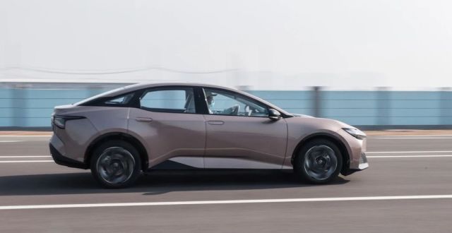 16.98万起，一汽丰田bZ3给出用户想要的纯电家轿｜汽智_腾讯新闻