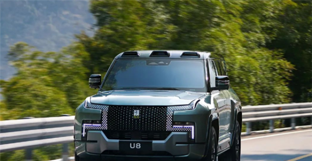 售价110万的比亚迪！仰望U8内饰首次开箱：顶级豪华_腾讯新闻