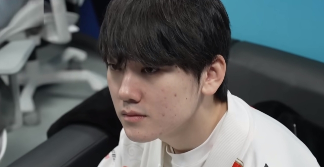 JKL打出搞笑一战，成功复刻Faker！闪现探草被砍，还被大龙喷死了_腾讯新闻