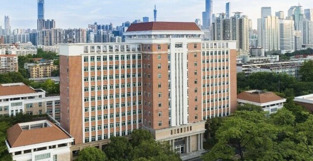 火出圈！媒体镜头下的华师！_腾讯新闻