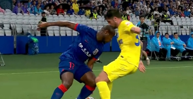 2-1！天津队绝境大逆转，14轮不败，雨中惨烈一战，5分钟抬下3人_腾讯新闻