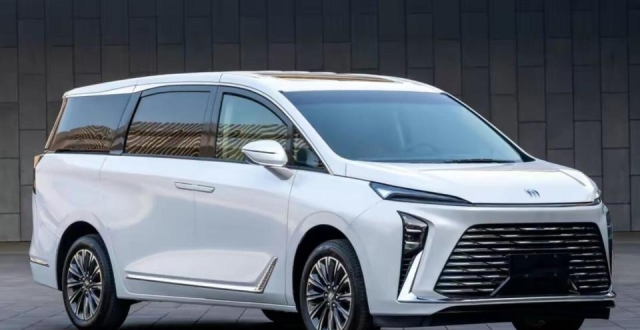 女子购买别克GL8新车，发现前挡风玻璃疑似更换，4S店称是厂家更换_腾讯新闻