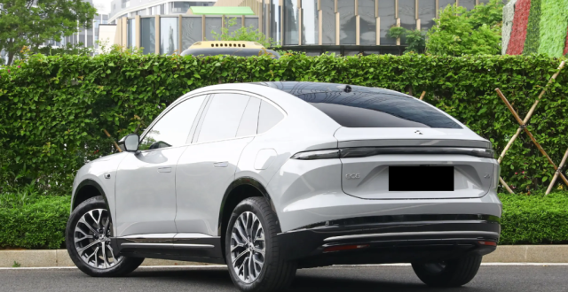 纯电续航仅515km，起售价却达到了35.8万，25款蔚来EC6值得选吗？_腾讯新闻