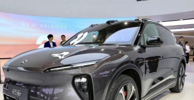 尺寸变大，智能化增配，全新蔚来ES6能否绊倒理想L7？_腾讯新闻