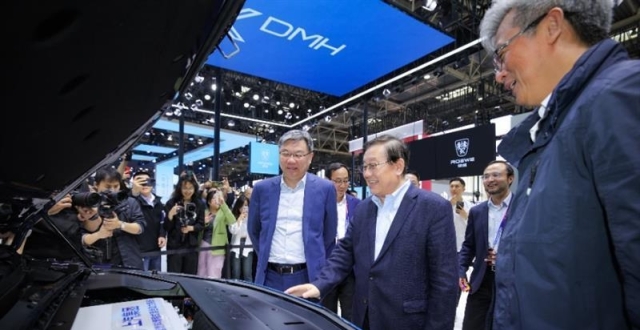 新技术赋能新产品 荣威“D家族”的首款SUV荣威D5X预售11.98万起_腾讯新闻