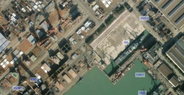 卫星过顶，3艘055、4艘052D同框，海军“下饺子”能力全球无人能比_腾讯新闻