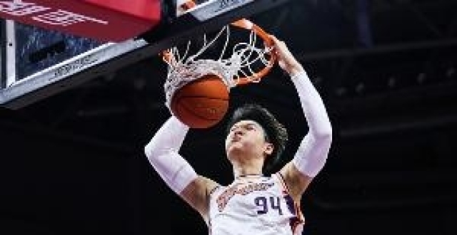 媒体人：王哲林当选本赛季CBA常规赛MVP_腾讯新闻