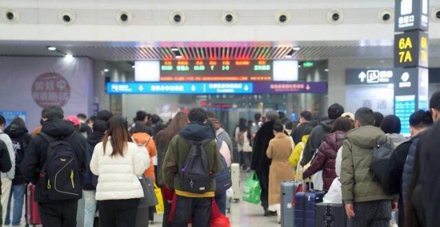 3天76.5万人次 重庆火车站元旦假期“很忙”_腾讯新闻