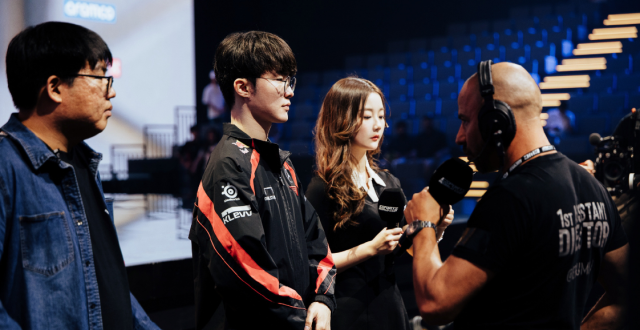 雷竞技资讯：LPL知名女解说开启1V1付费！照片花钱专属VIP太离谱_腾讯新闻