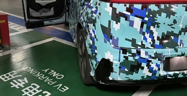 极氪CM2E最新谍照曝光 前排车门或取消侧滑门设计_腾讯新闻