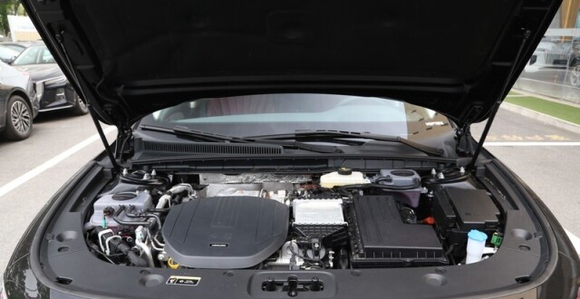 上市优享价15.98万起 红旗H5 PHEV上市 1.5T插混/续航1600km_腾讯新闻