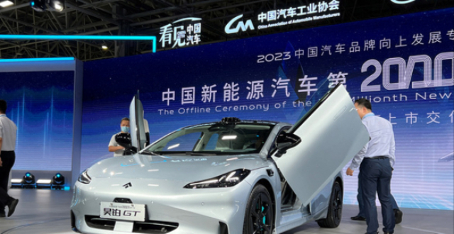 Model 3危？710km续航，昊铂GT上市售21.99万起_腾讯新闻