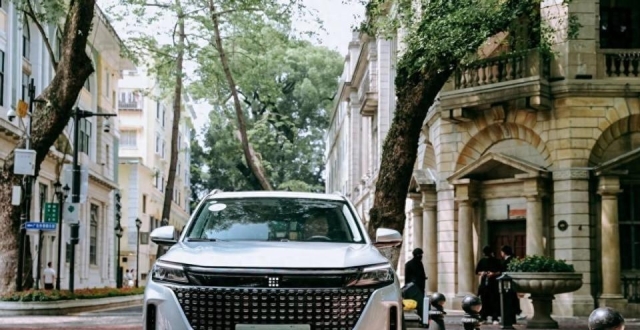 中型插混SUV蓝电E5只需9.98万，这性价比让欧尚Z6 iDD望尘莫及_腾讯新闻