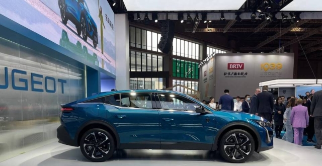 预售14.57万，掀背尾门＋8AT，C5 X同级，法系新轿车亮相上海车展_腾讯新闻