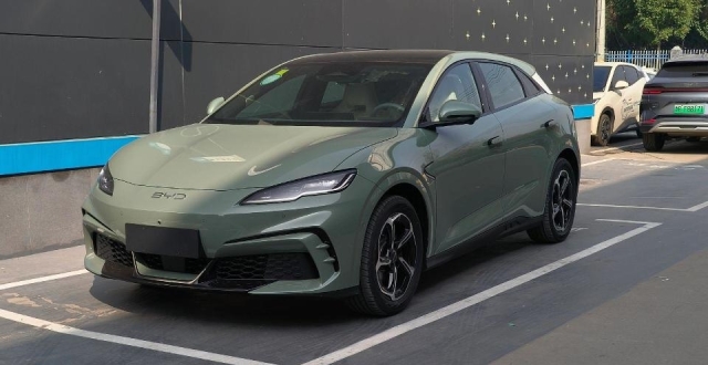 或13.5万元起？比亚迪海豹06GT实车到店，配422马力+FSD减振器_腾讯新闻