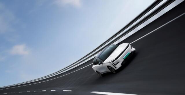 极速247km/h百公里6.3秒，动态够强的吉利银河L6会10.87万起么？_腾讯新闻