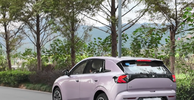 试驾极狐T1：A0级纯电爆款是如何炼成的？_腾讯新闻