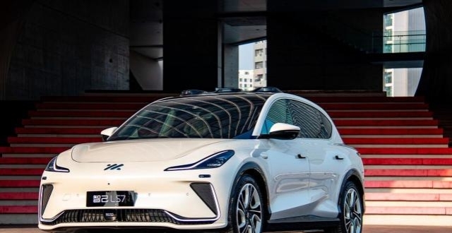 静态体验智己LS7，对标蔚来ES7和小鹏G9，号称纯电版DBX_腾讯新闻