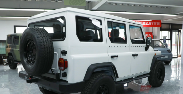 不到十万就有2.4T动力+四驱，这样的BJ212狙击手你心动吗？_腾讯新闻