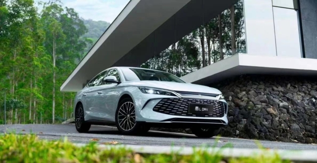 最低馈电油耗仅2.9L/100km，秦L DM-i售价9.98万元起_腾讯新闻