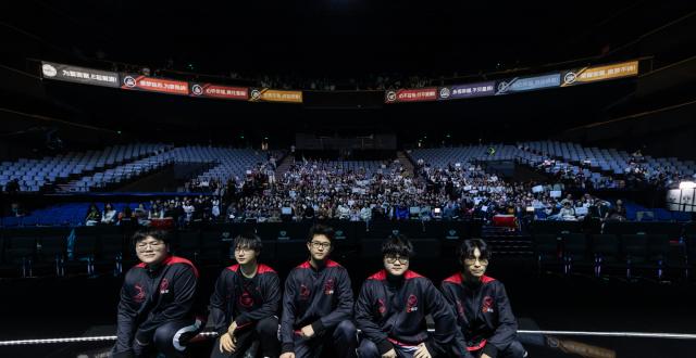 RW侠巅峰对决淘汰LGD，无双三局MVP携手Fly带飞，将等候红狼败者_腾讯新闻