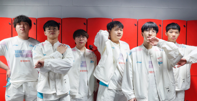 MSI不如峡谷之巅钻石局？Uzi锐评Gen对战C9：操作太抽象了！_腾讯新闻