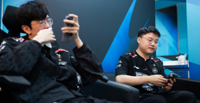 EDG季后赛再战WE！Uzi状态低迷，Jiejie苦练芮尔_腾讯新闻